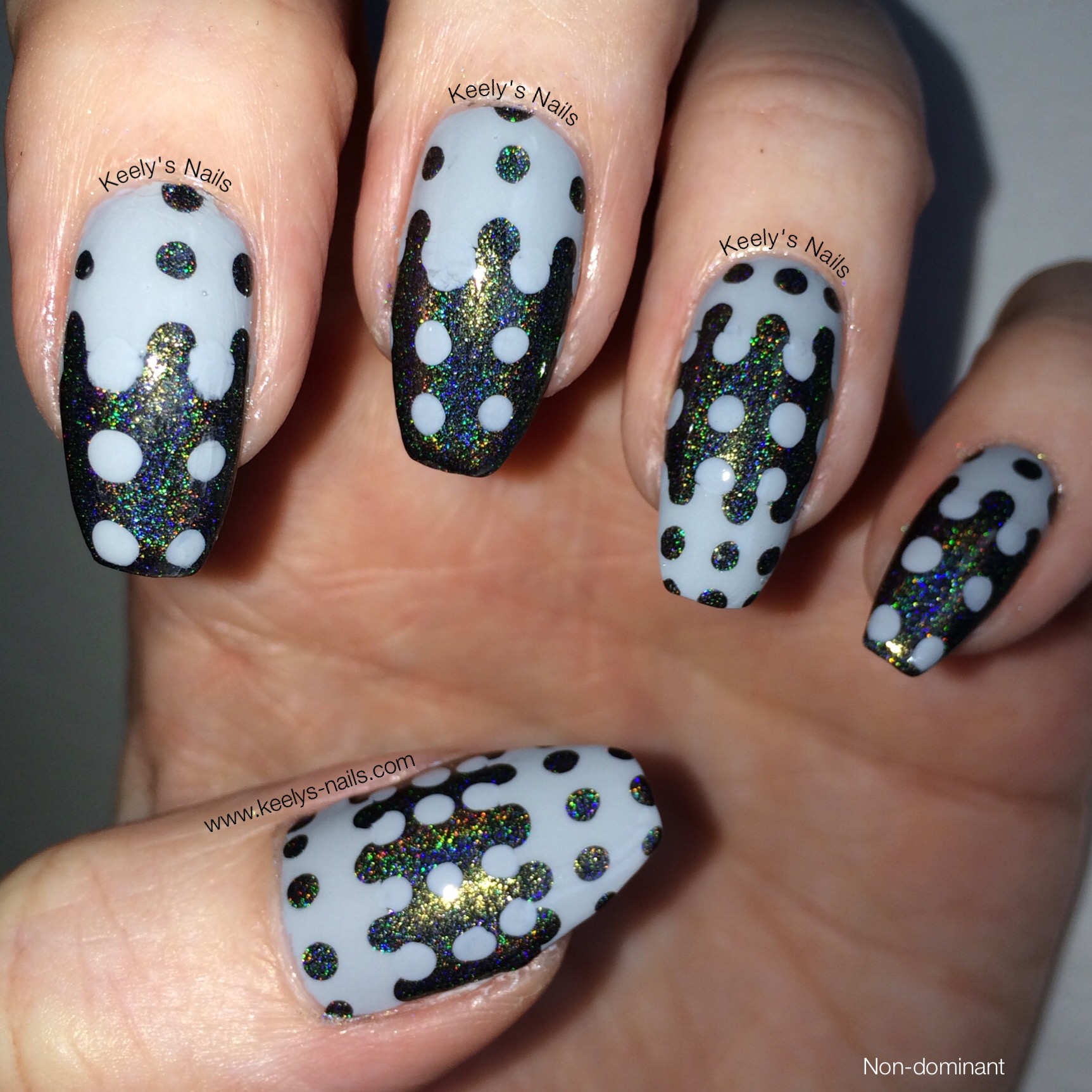Interlocking Dots - Keely's Nails